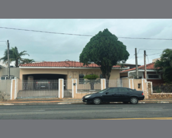 Prédio residencial com área construída de 171,73m2, situado na Rua ...